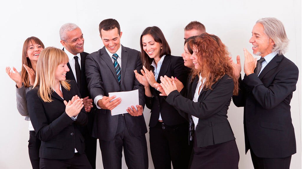 ¿Por qué reconocer a tus colaboradores y cómo hacerlo? - Armstrong